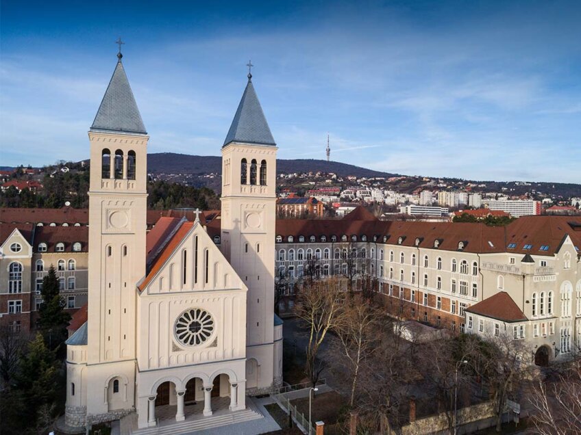 Medical University Pécs - futureMBBS